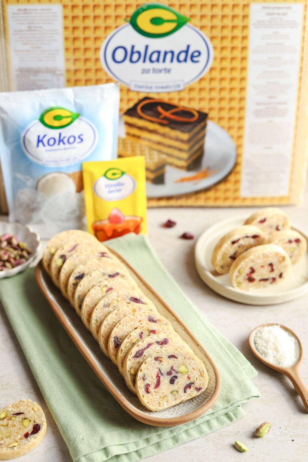 Rolat u oblandi sa pistaćima i brusnicama - Mystic Cakes